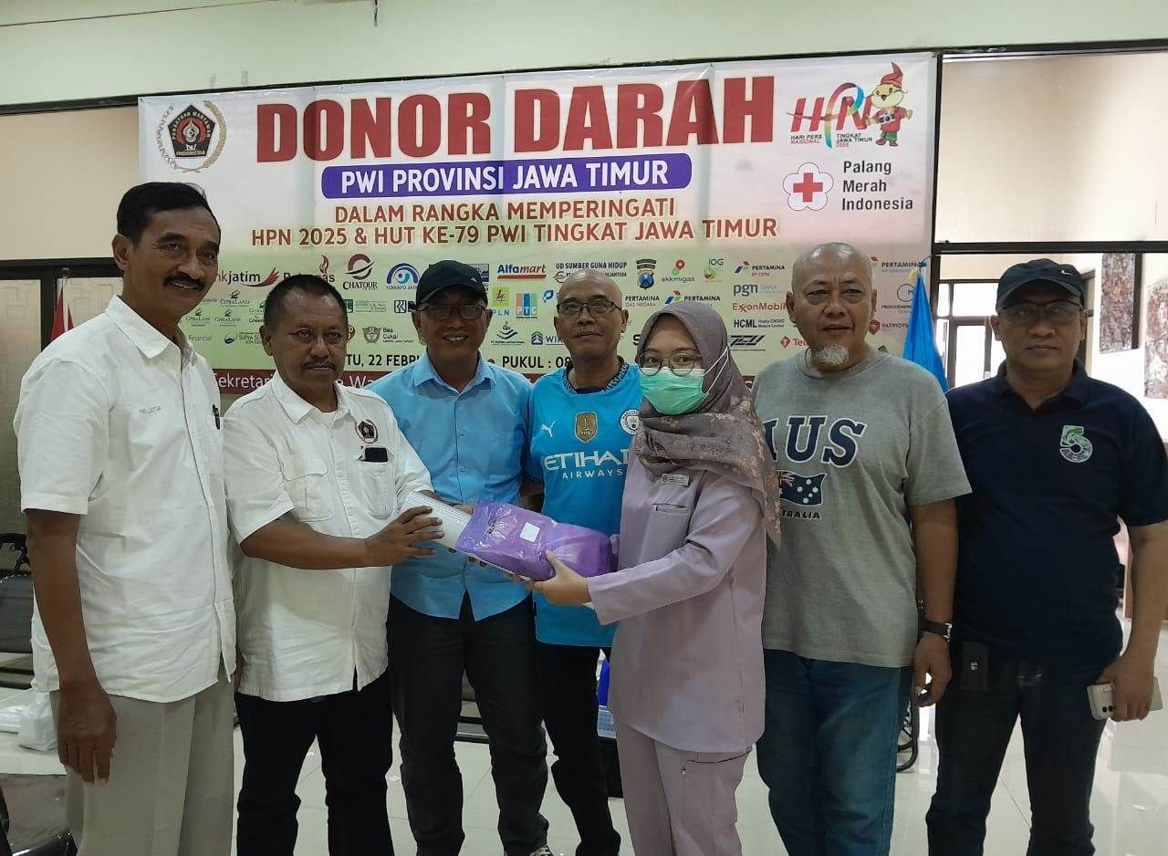 Rangkaian HPN 2025, PWI Jatim Gandeng UTD PMI Kota Surabaya Gelar Donor Darah
